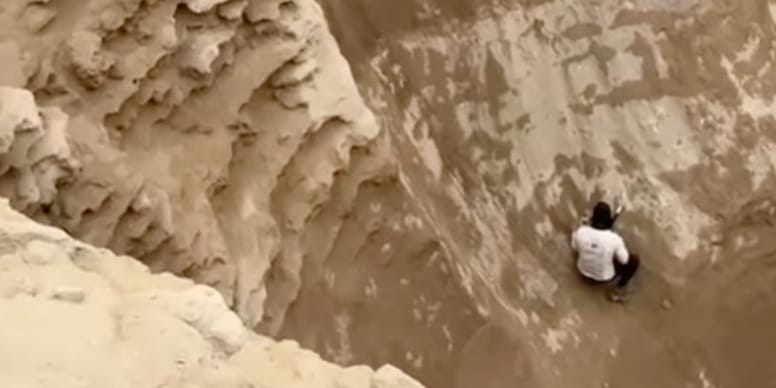 Walkers spot dog trapped in Canyon: guide’s decision leaves everyone ...